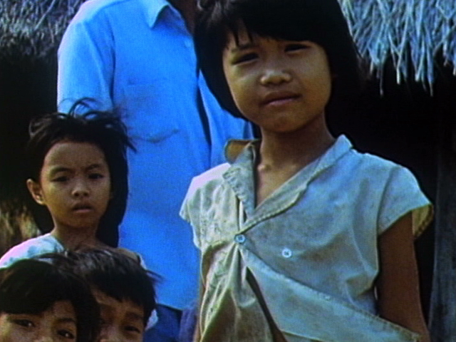 Which Way Is East: Notebooks from Vietnam - dafilms.pl | oglądaj online